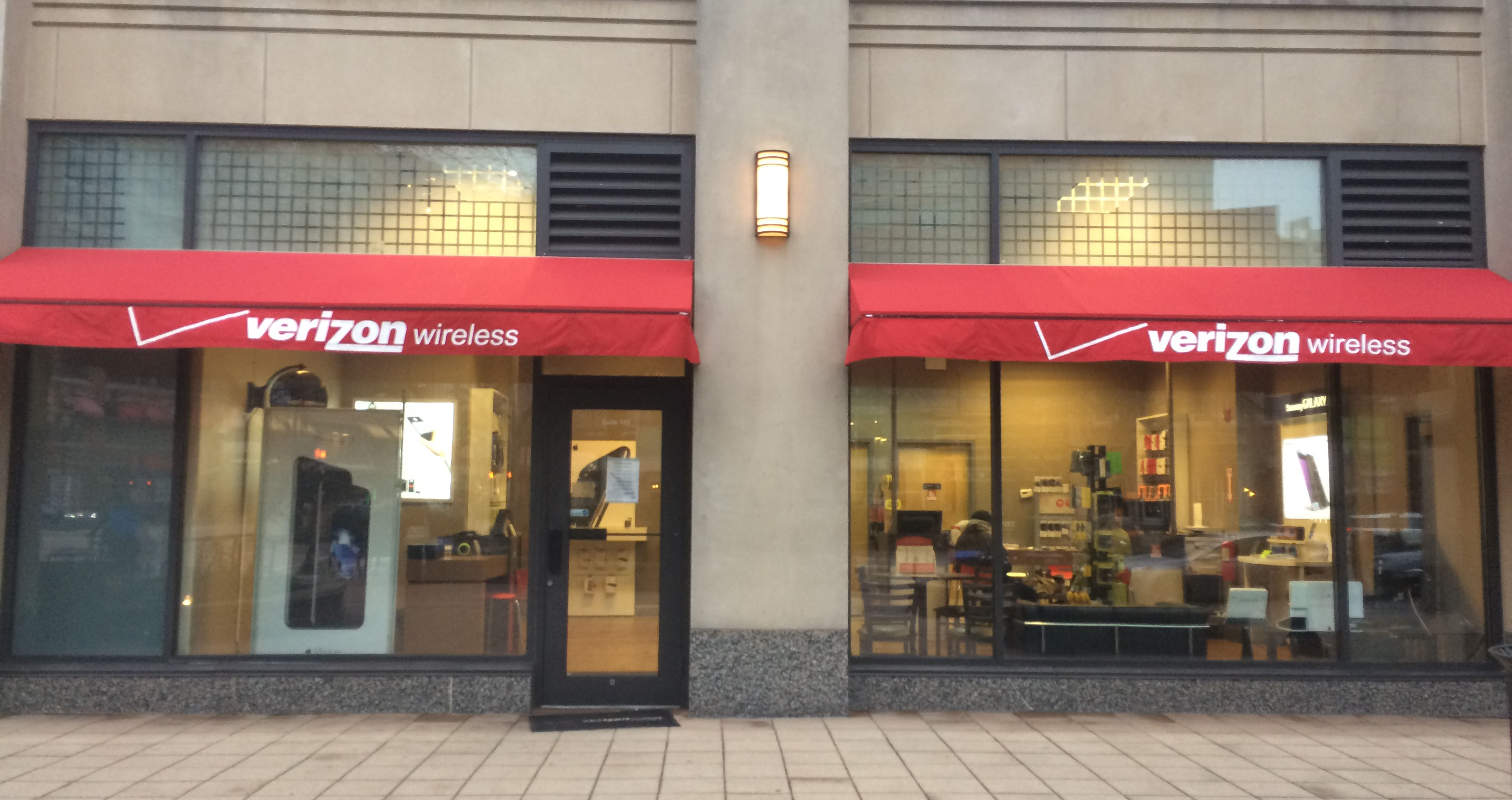 Verizon reports drop in wireless revenue, earnings - Medill Reports Chicago Verizon reports drop in wireless revenue, earnings - Medill Reports Chicago